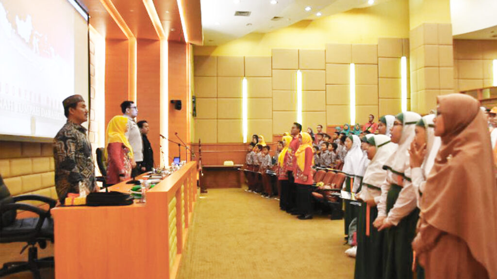 Belajar Fungsi Legislatif, SDI Al-Achfas Dwi Matra Melakukan Kunjungan ...